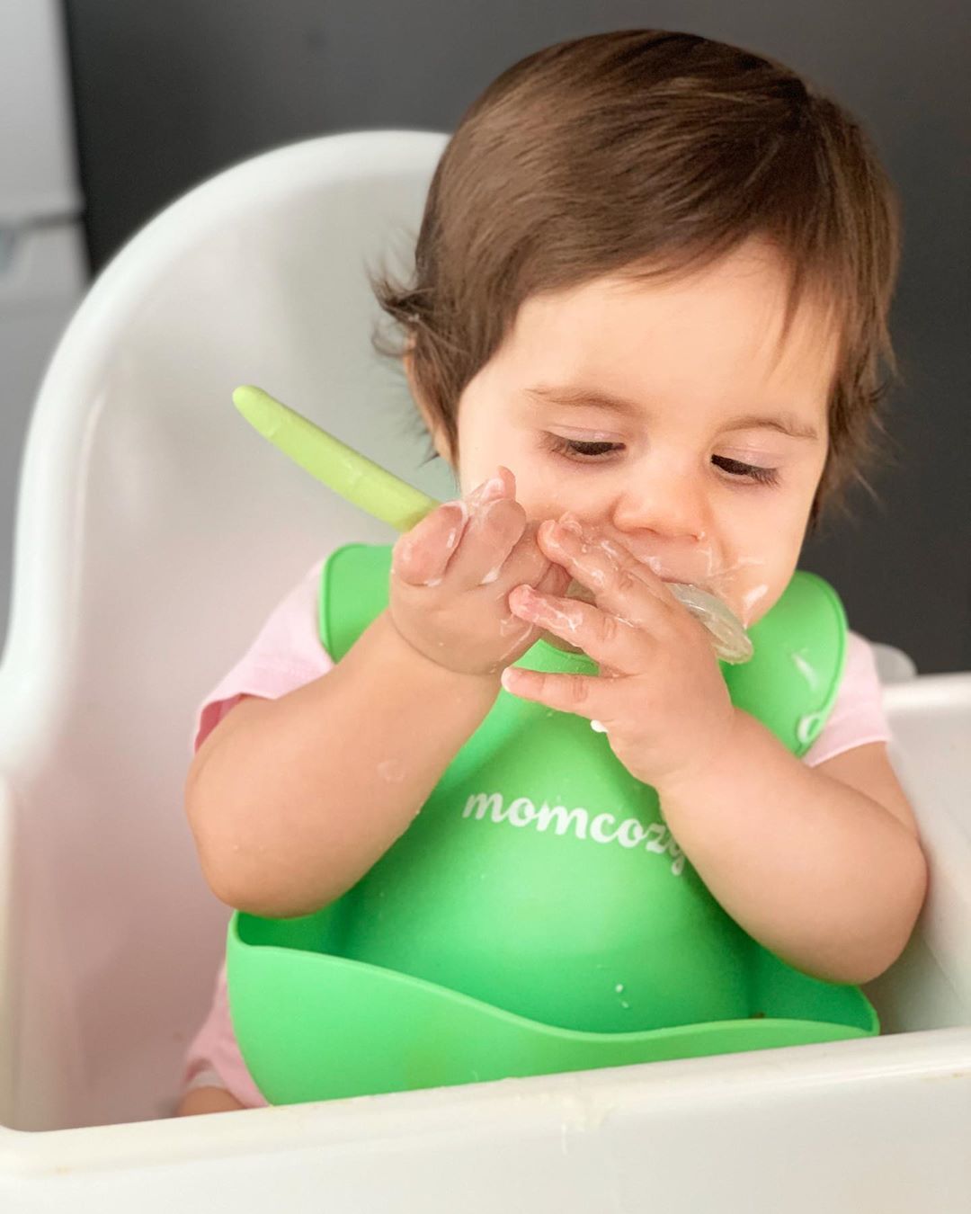 Keeping Your Baby Clean at Dinner Time: Tips for a Mess-Free Meal